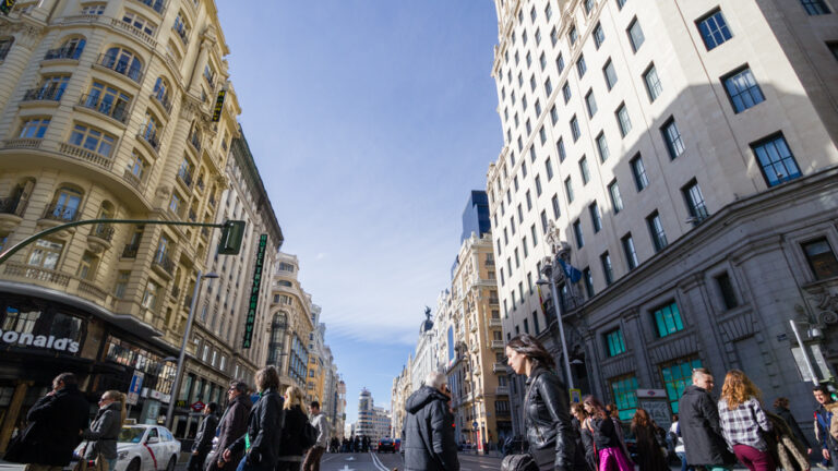 What to do in Gran Via Madrid: Shopping, theaters...